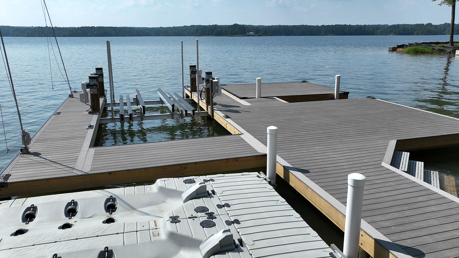 Choose the Best Dock: Floating Docks vs. Stationary Docks - LakeScape